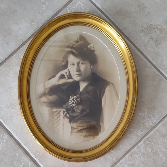 Art | Elegant Victorian Lady Photos In Gold Oval Picture Frame | Poshmark
